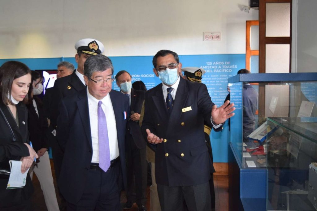 Nueva exposición del Museo Marítimo Nacional destaca los 125 años de amistad entre Chile y Japón ...