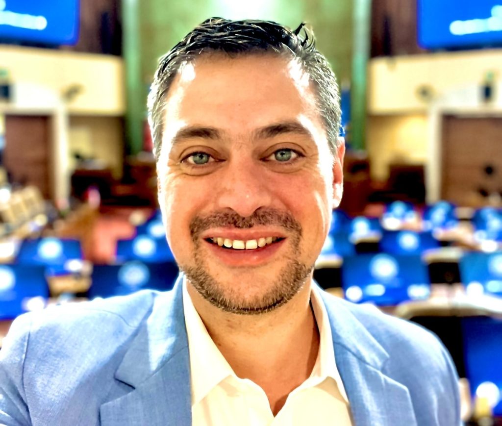 Diputado Manouchehri: “Sin fuegos artificiales este será un buen Año Nuevo para personas TEA y ...