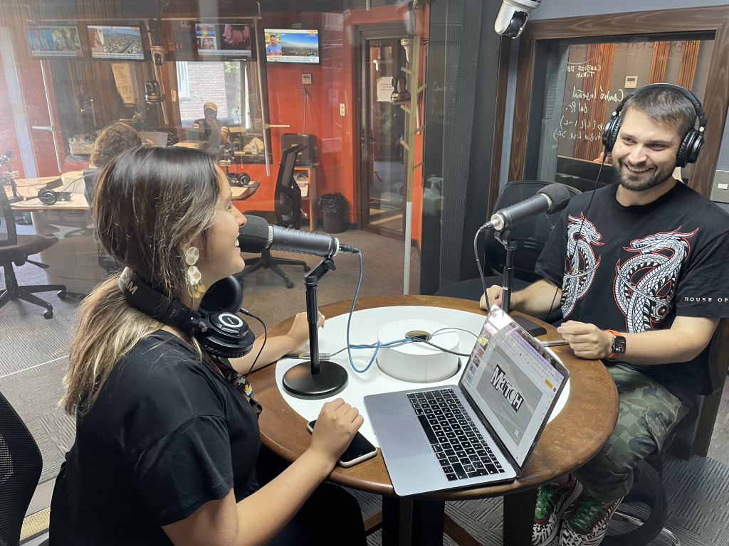 Emisor Podcasting lanza Podcast junto a Defontana para emprendedores y ...