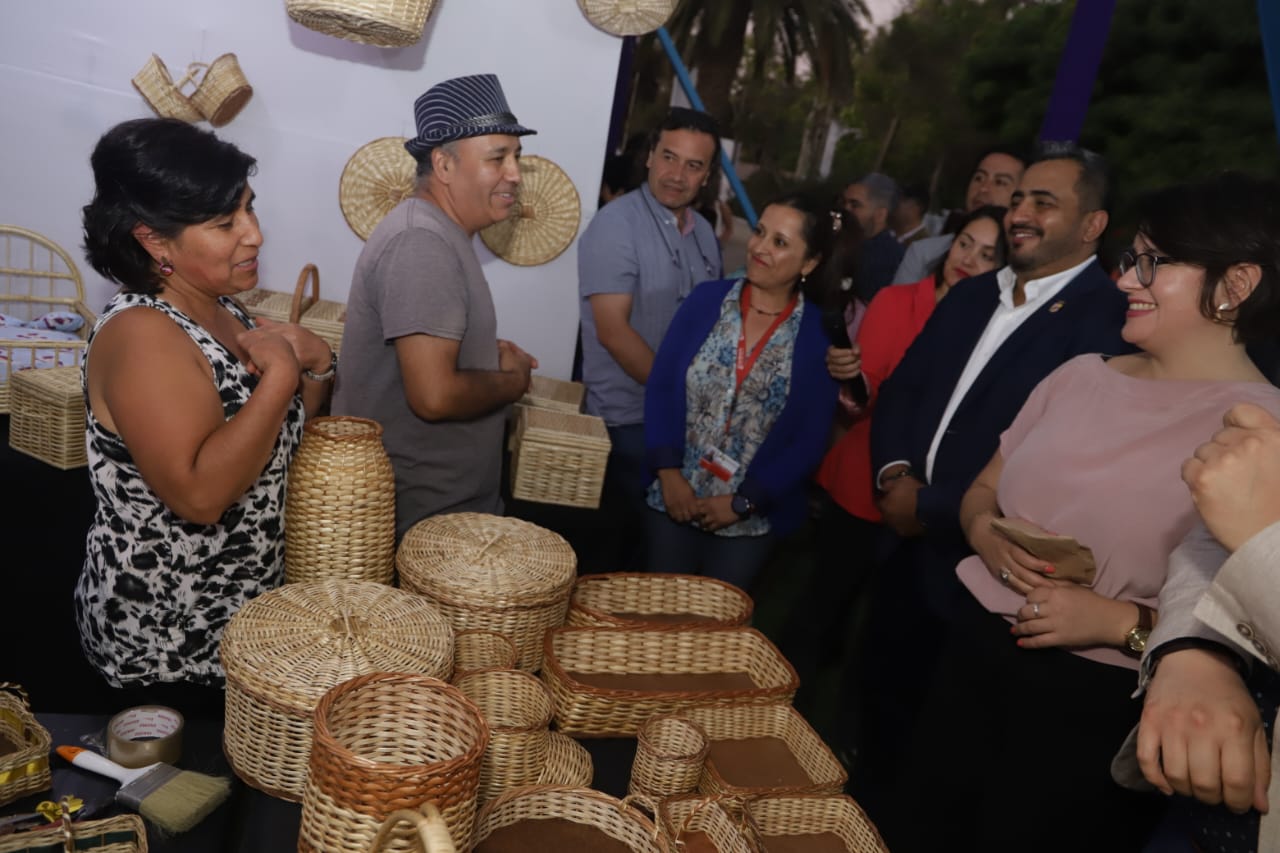 Alcalde Christopher White y ministra de las Culturas, Julieta Brodsky ...