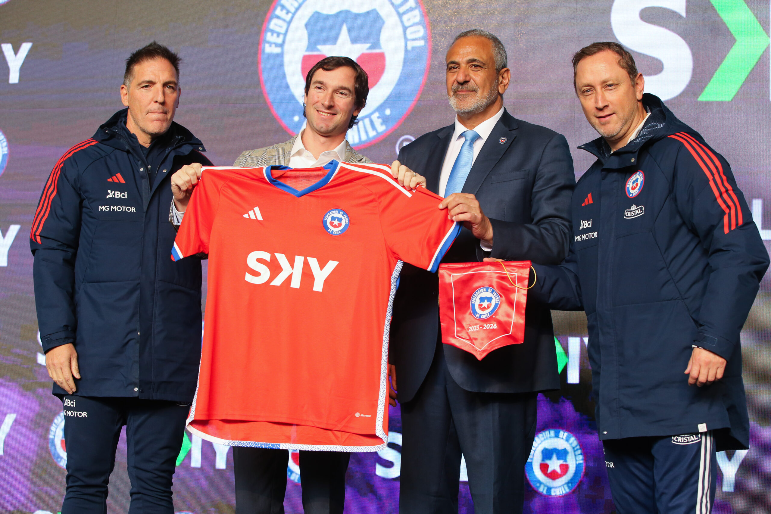 SKY es la nueva línea aérea oficial de la Selección Chilena de Fútbol ...