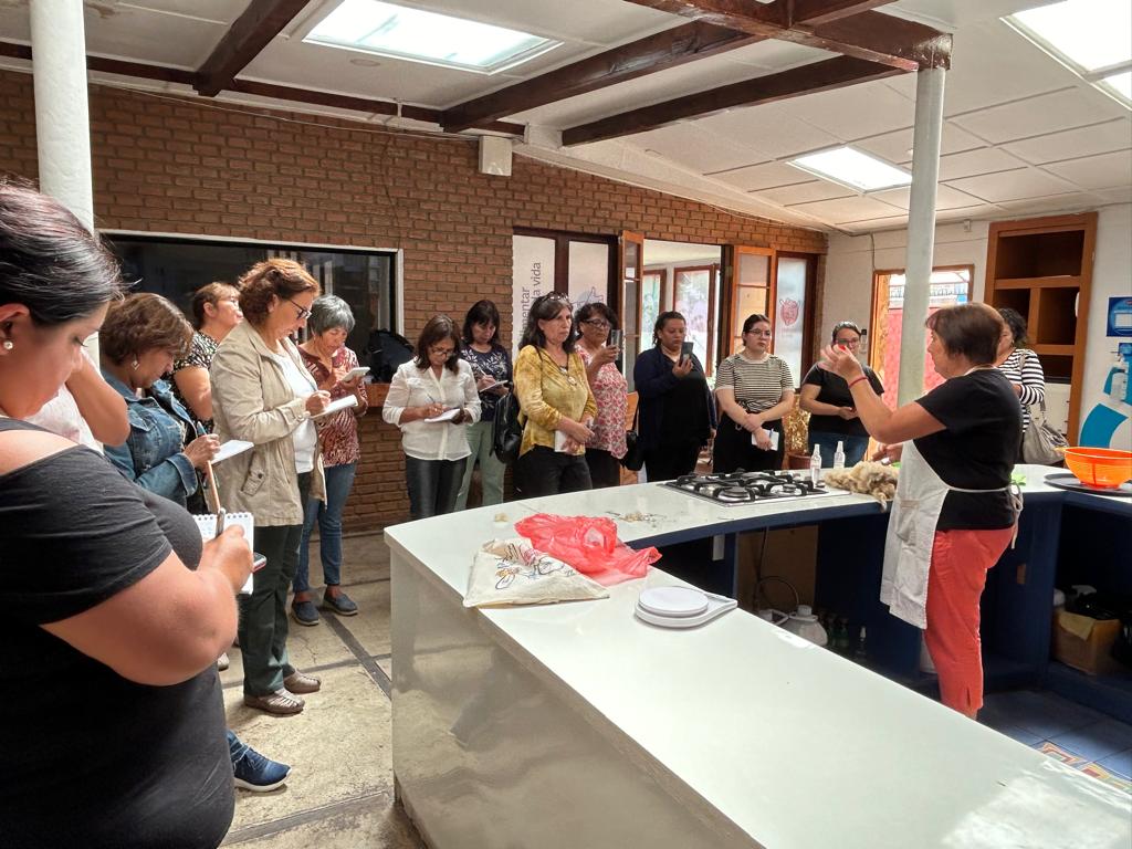 Programa Wanaku inicia sus talleres de hilado en huso y rueca 2024 ...