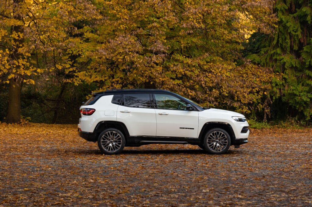 Jeep® presenta el Compass 4xe híbrido enchufable, el inicio de una ...