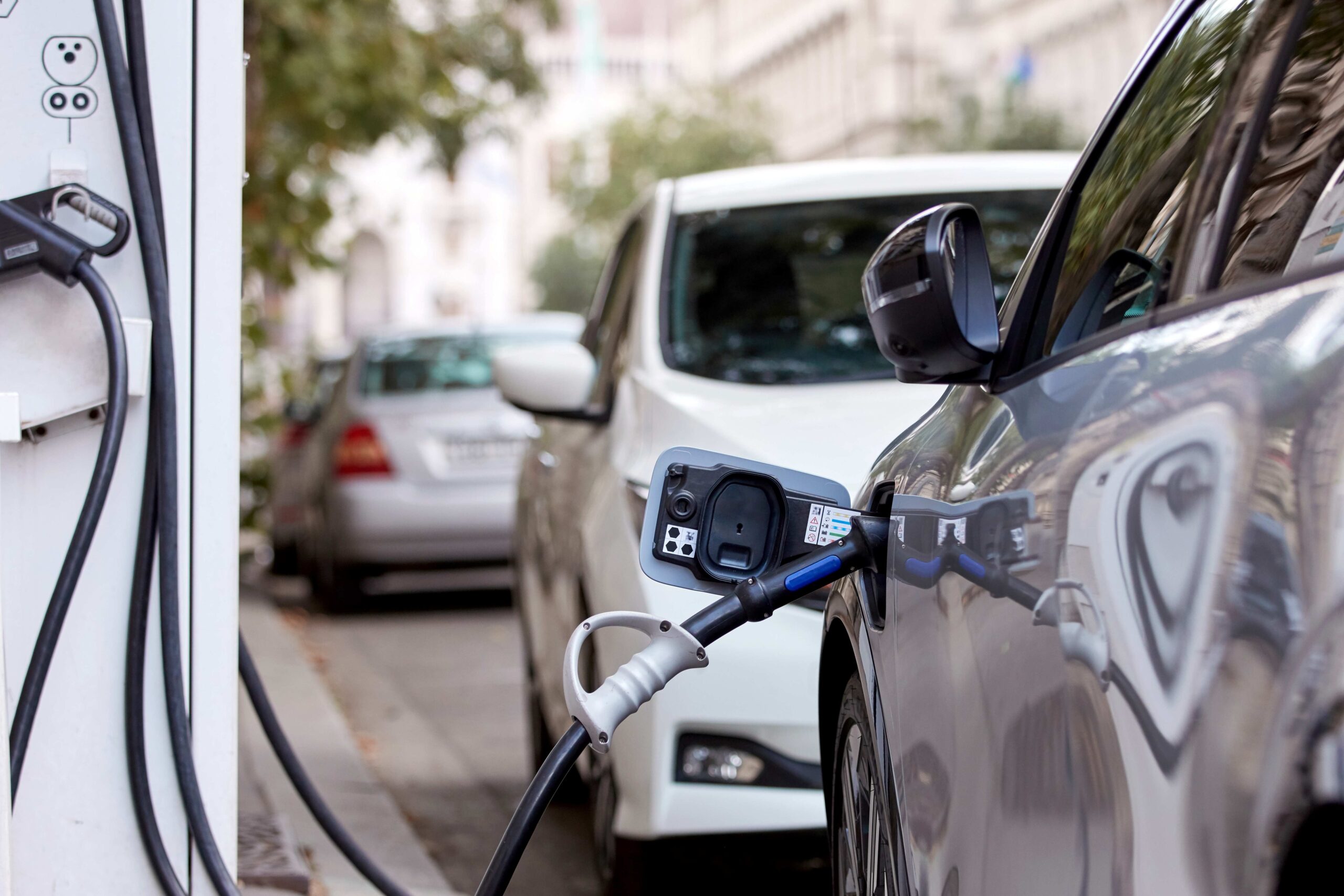 Electromovilidad: chilenos buscan y cotizan cada año más autos ...