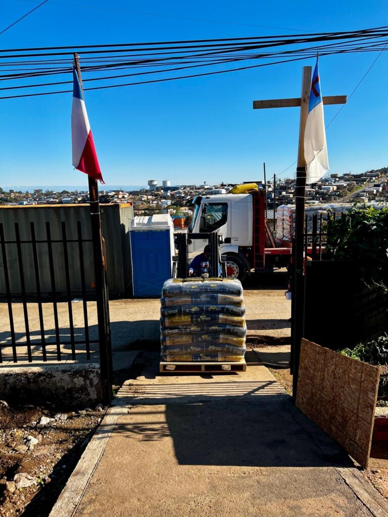 Villa Independencia recibe donación de más de mil sacos de cemento por ...