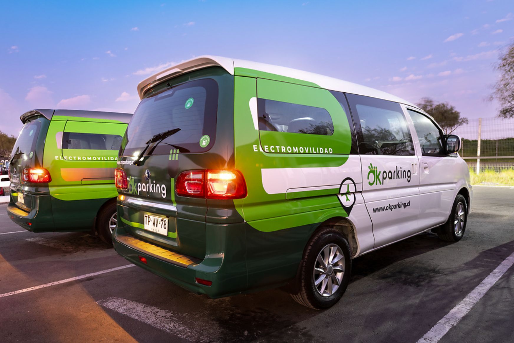 Mini bus 100% eléctrico inicia operaciones en el aeropuerto de Santiago ...