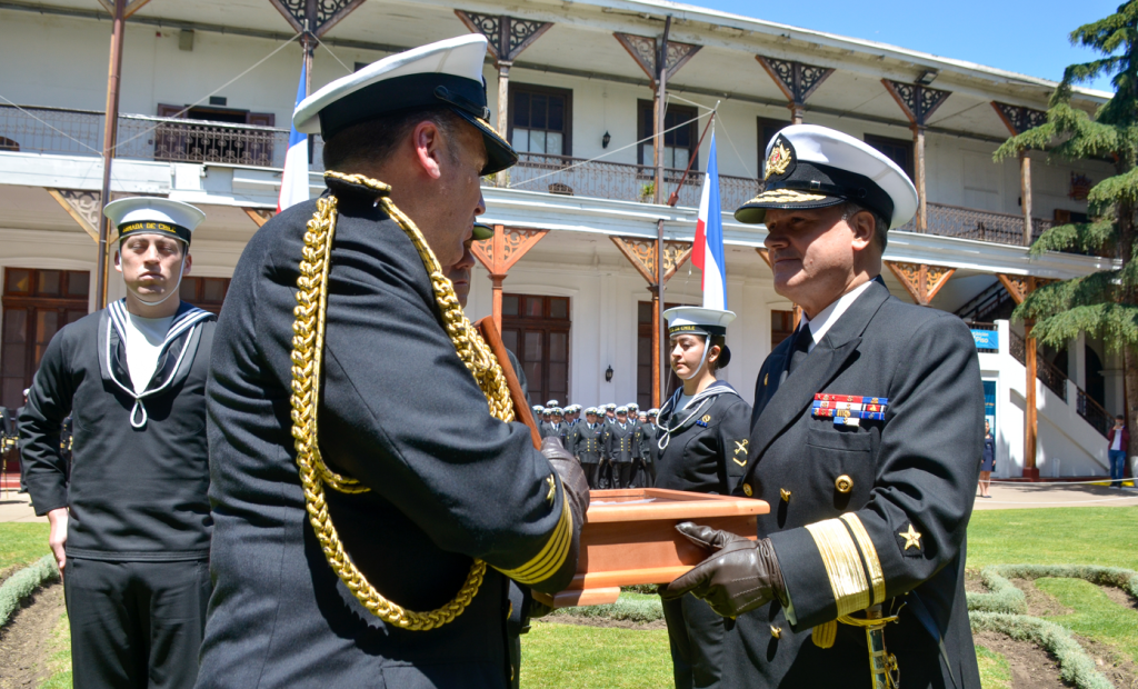 Contraalmirante César Delgado asume como Comandante en Jefe de la ...