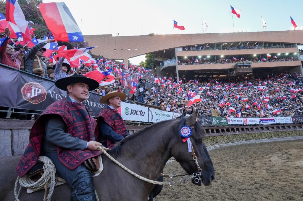 Federación del Rodeo Chileno firmó contrato de transmisión del 76 ...