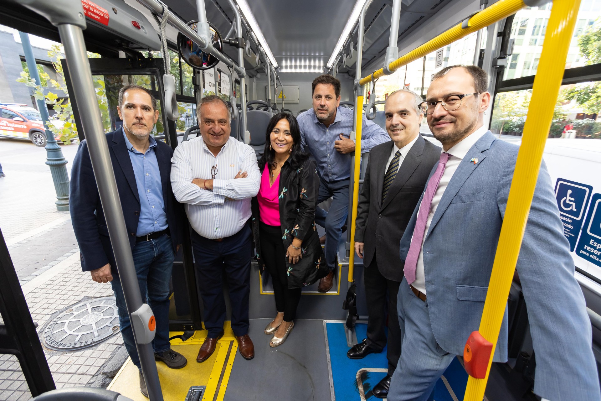Volvo Chile presenta nuevo bus cero emisiones para el Sistema Red ...