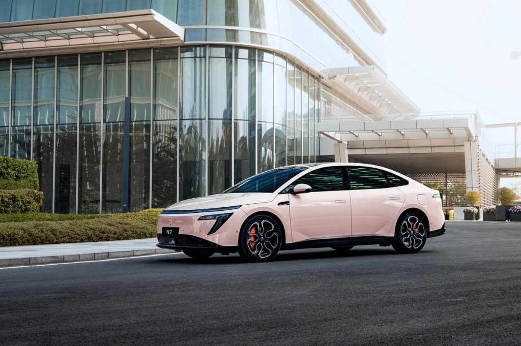 Nissan presenta la nueva Frontier Pro híbrida enchufable junto con el sedán eléctrico N7 en el ...