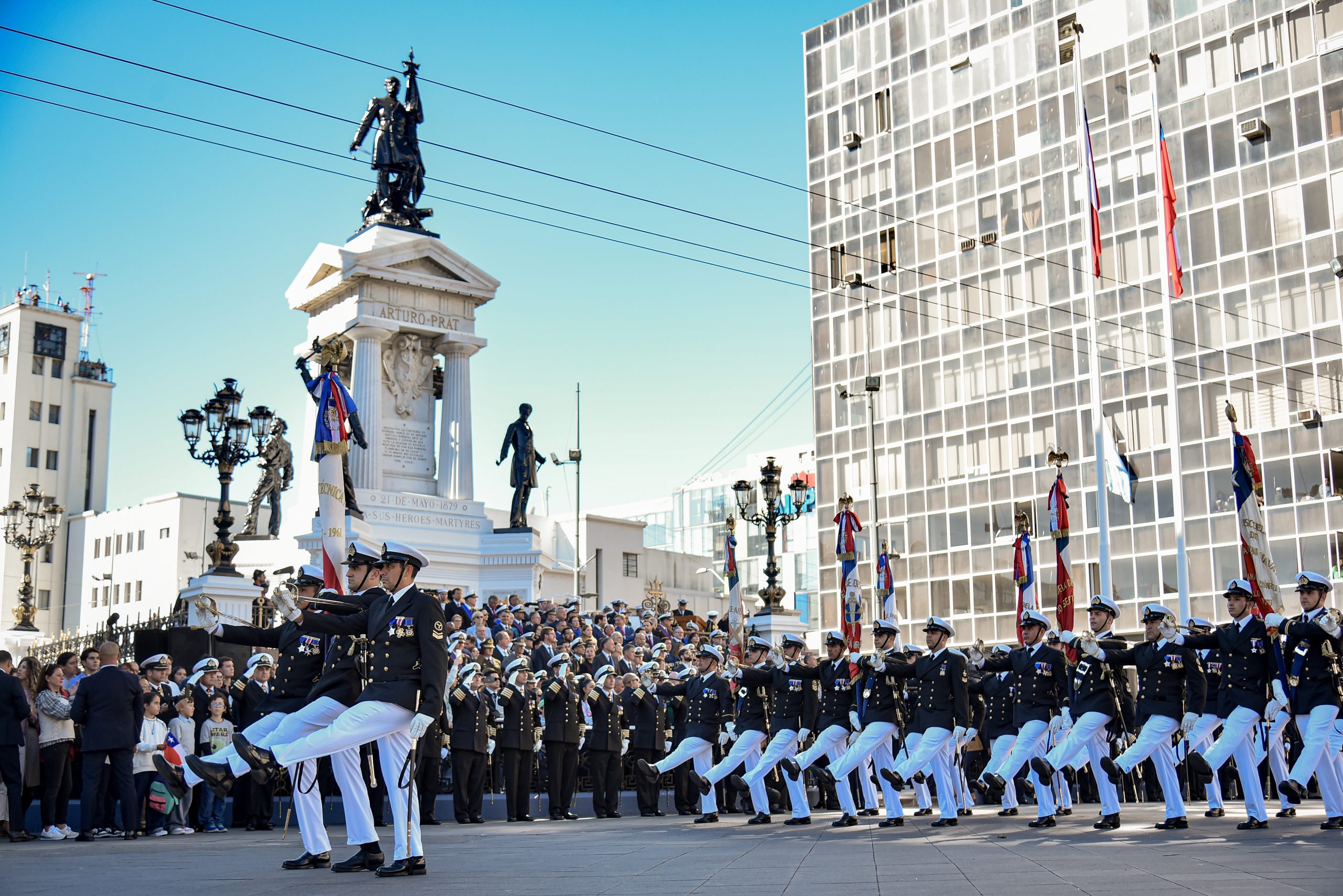 Glorias Navales 2025: Armada de Chile rinde honores a los Héroes de ...