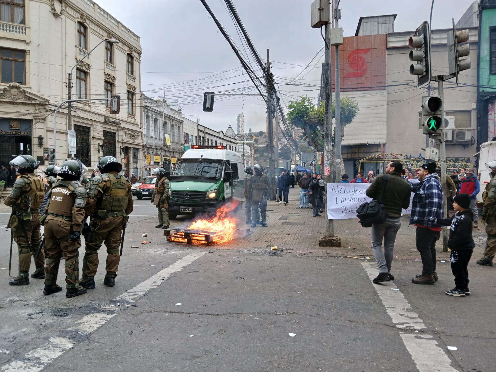 Trabajadores del mercado El Cardonal se manifestaron hoy contra las ...