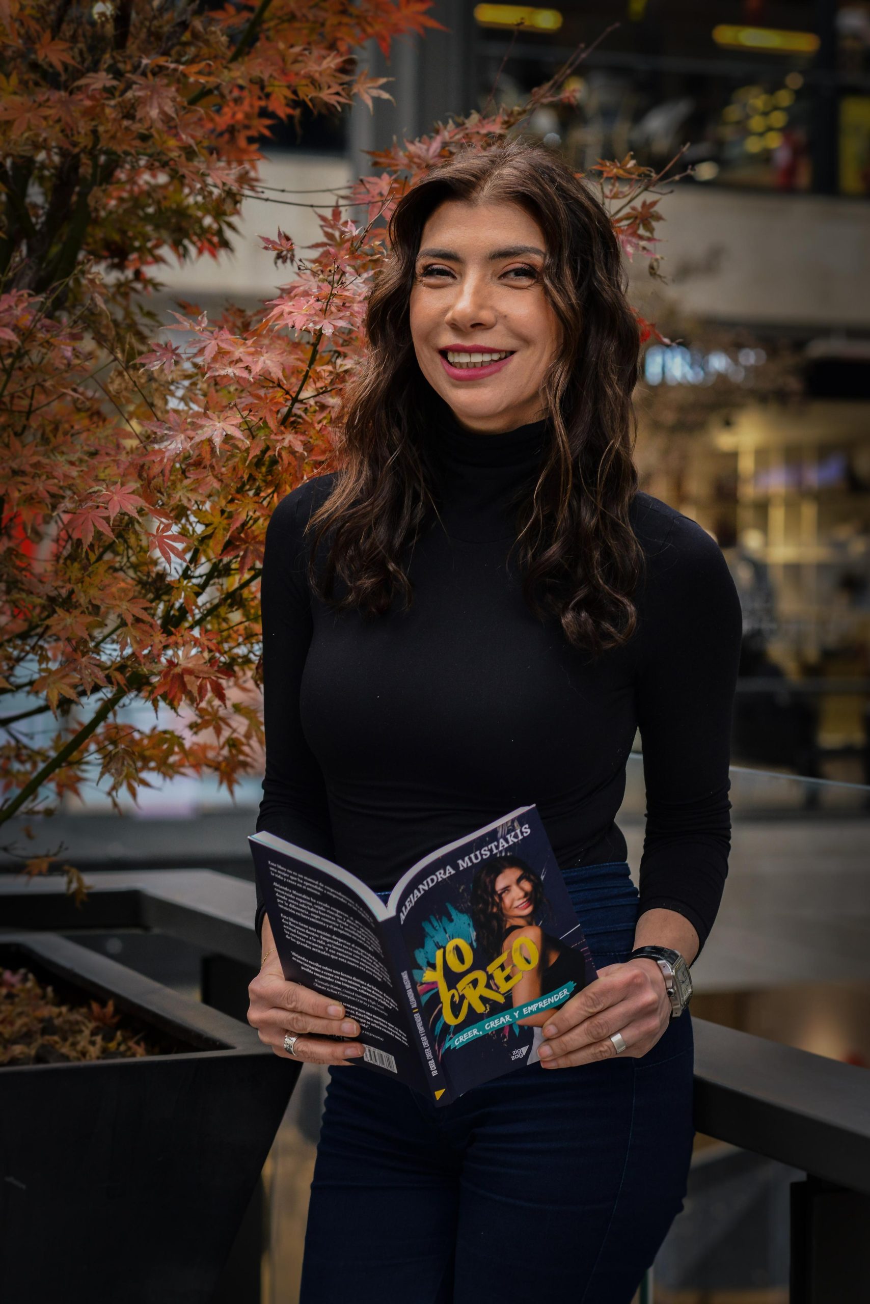 «Yo Creo»: el debut literario de Alejandra Mustakis revela su lado más ...
