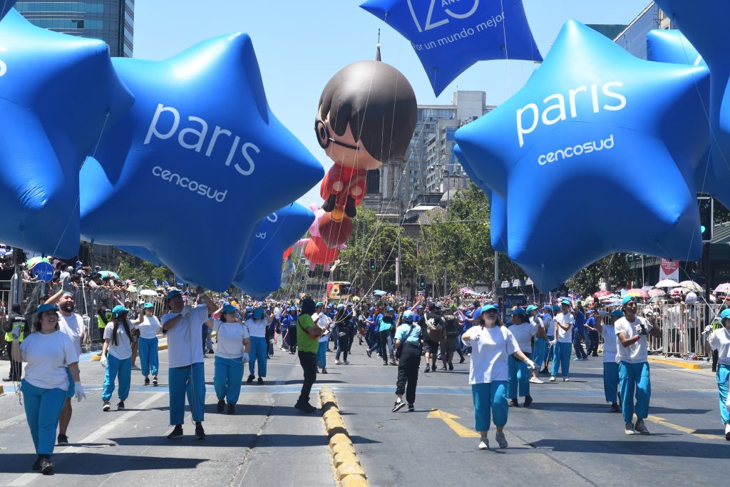 Un millón de personas celebran Paris Parade 2025 en el desfile navideño ...