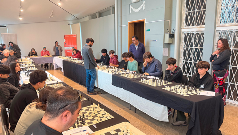 Simultánea de Ajedrez con el Campeón Nacional en el Museo Fonck: Un ...