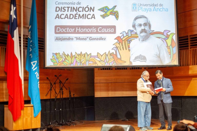 La UPLA inviste como Doctor Honoris Causa a Alejandro «Mono» González ...