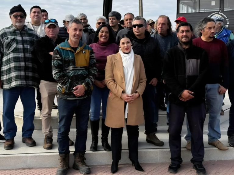 Senadora Karol Cariola respalda proyecto de planta procesadora de jibia ...